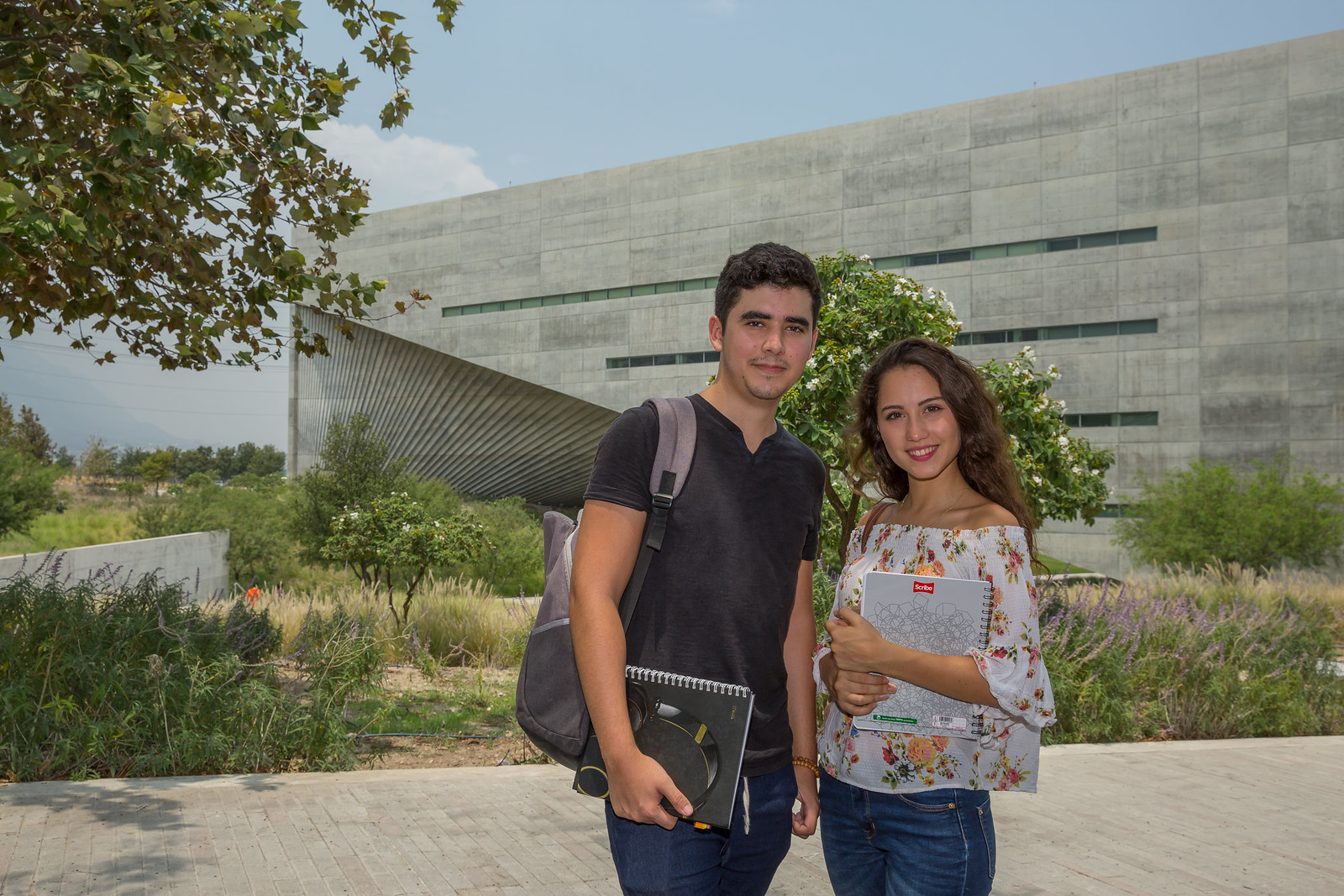 ¿Cómo hacer una clase en vivo efectiva y sin complicaciones? | UDEM en Casa